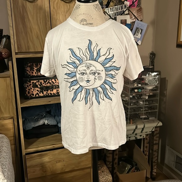 Modern Lux | Tops | Sun Moon Celestial Modern Lux Graphic Tee Medium ...